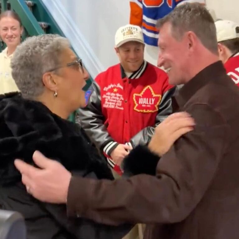 Wayne Gretzky insults Paul Bissonnette in front of his mother, but the ...