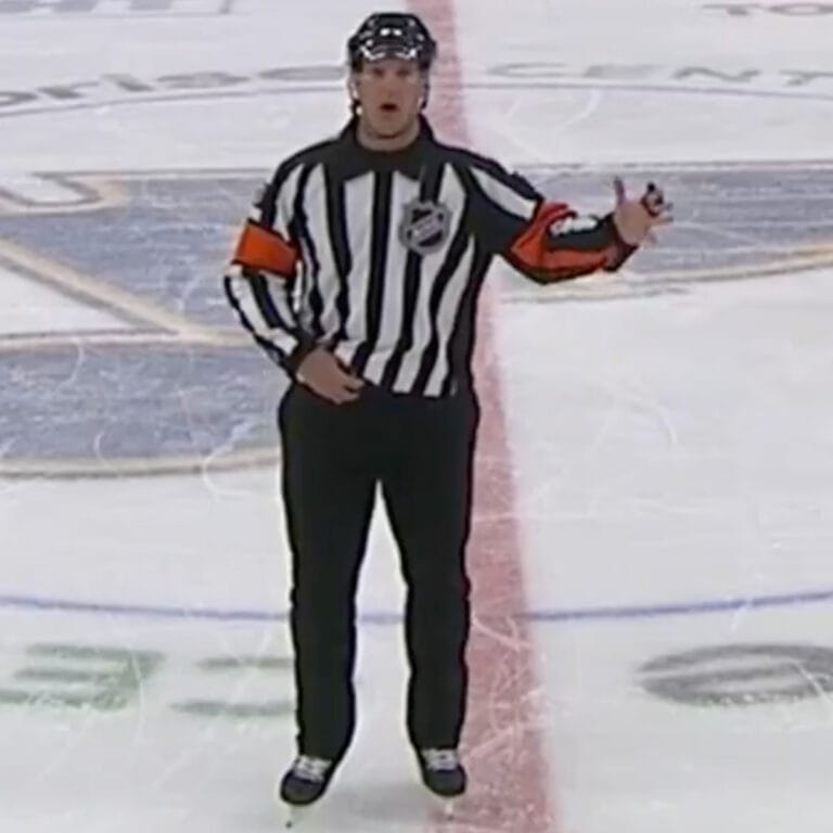 Referee steals the show with hilarious 'no-goal' announcement; even the ...