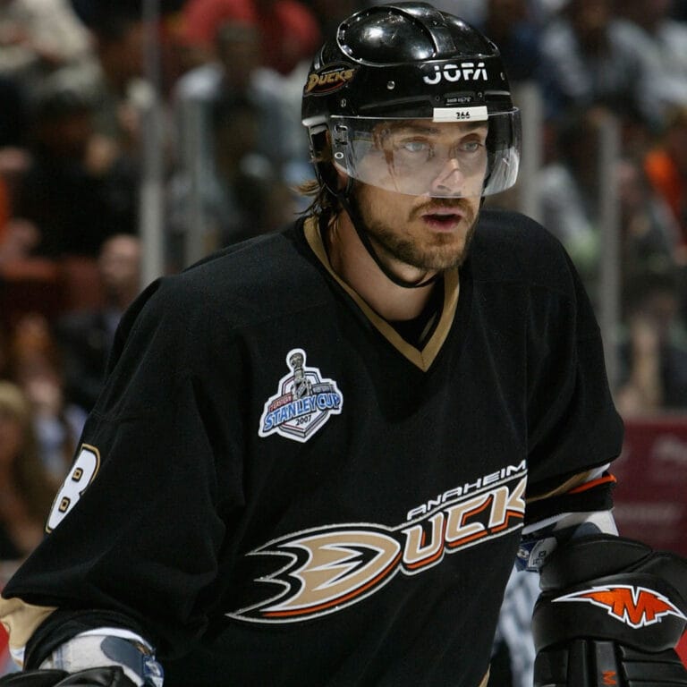 Teemu Selanne's hilarious chirp to young player who scored first goal ...