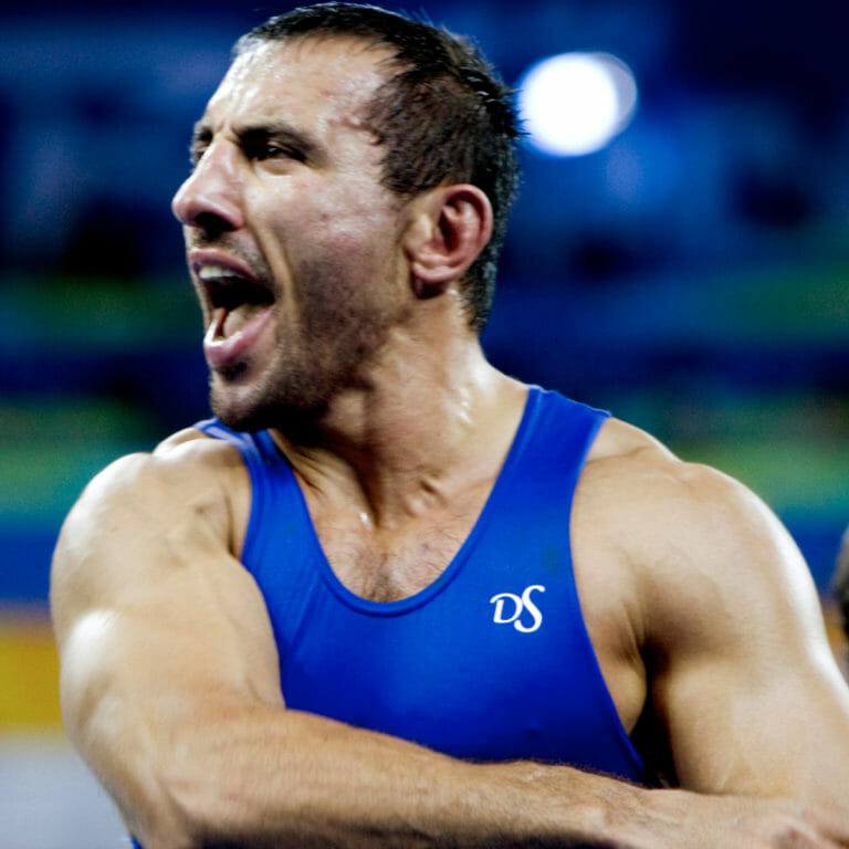 Ara Abrahamian kastade OS-medaljen och försvann helt – det gör brottarlegendaren i dag