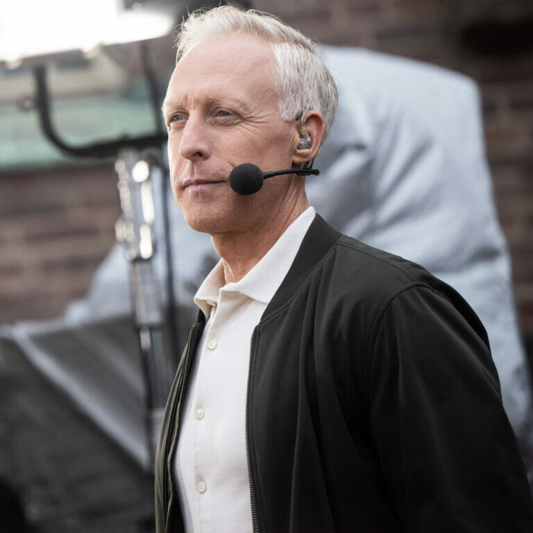 Armand Duplantis oväntade fråga till André Pops i direktsändning ...