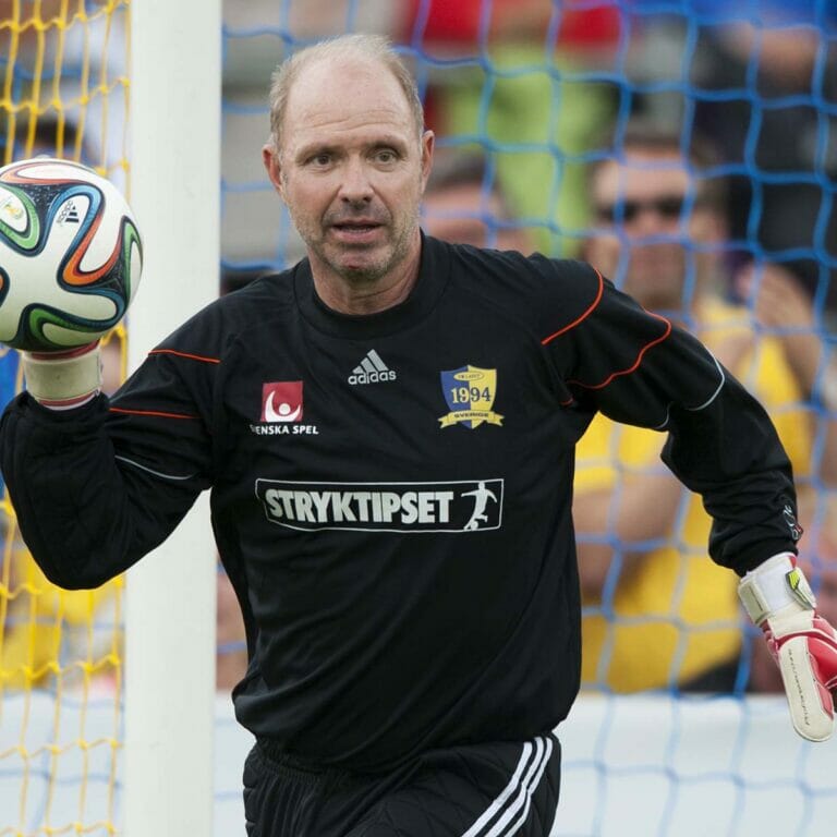 Därför har Thomas Ravelli lämnat fotbollen för gott – ikonen avslöjar ...