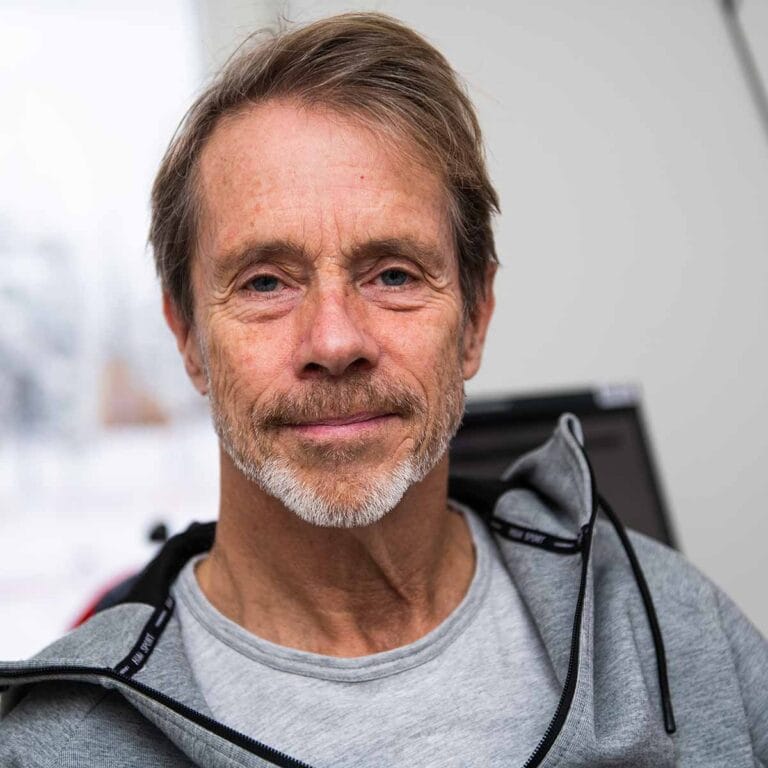 STORT GRATTIS! Jacob Hård fyller 69 år – avslöjar helt okända ...