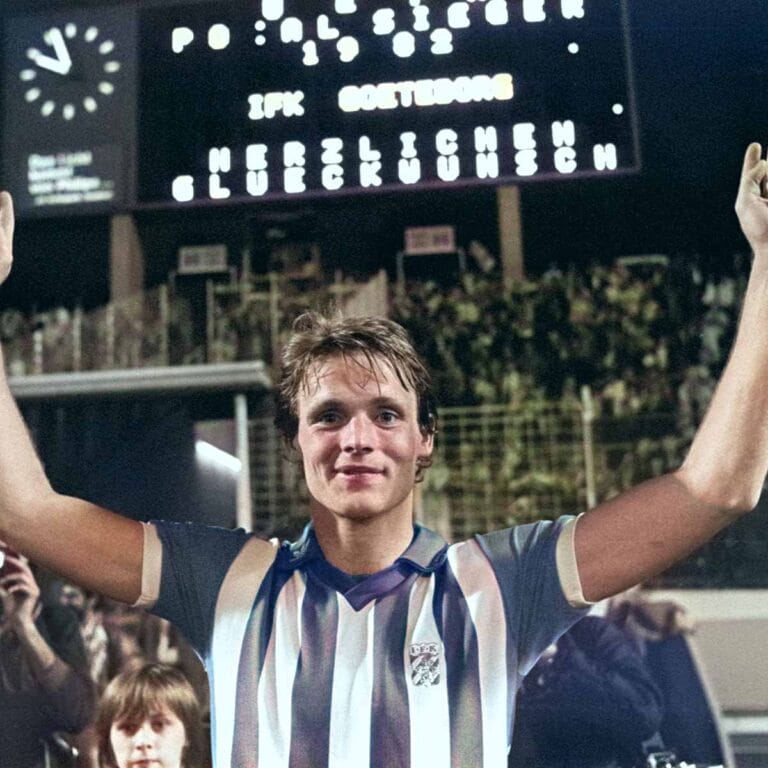 Det gör fortfarande ont att se Torbjörn Nilsson i "Fotbollens historia" – nya bilderna på ...