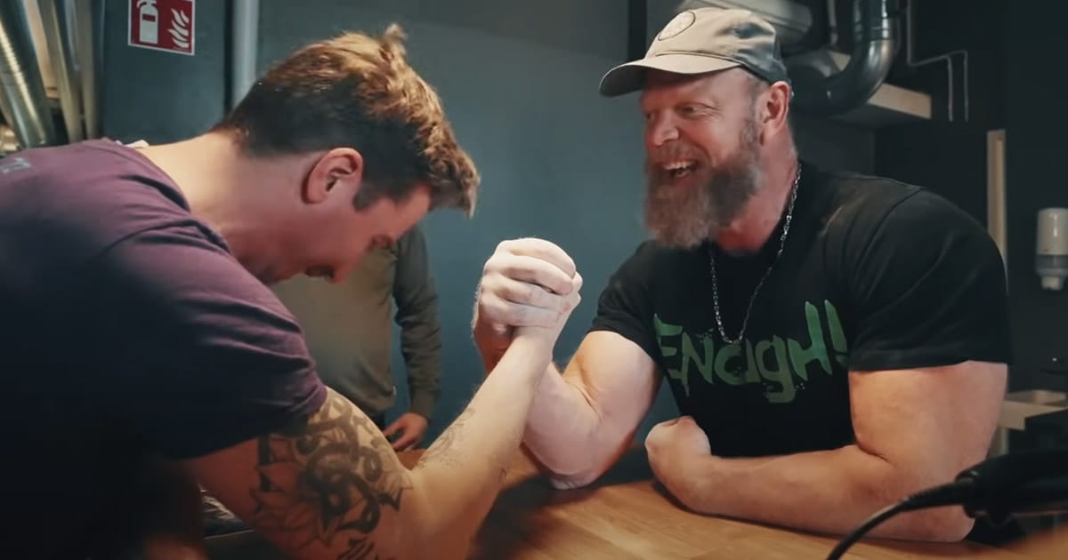 Magnus Samuelsson har fullständig lekstuga i armbrytning