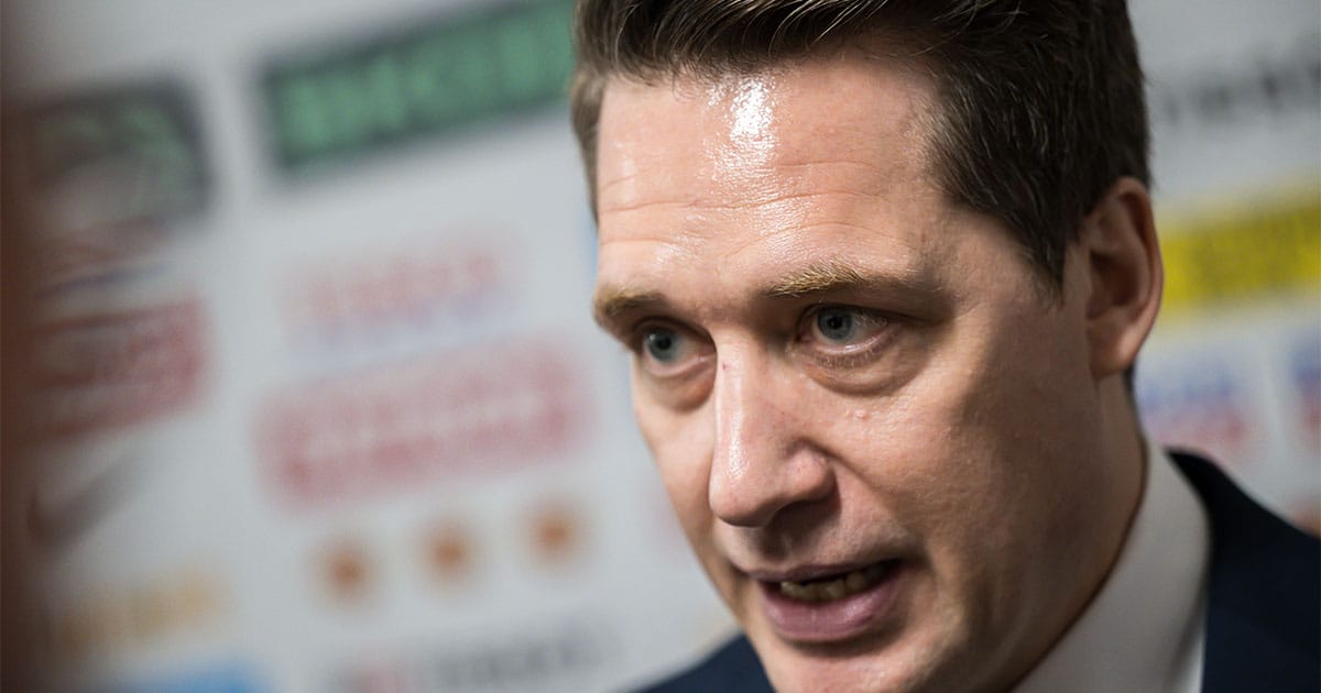 Tre Kronor-tränaren Sam Hallam slår nu tillbaka: "Det är förjävligt"